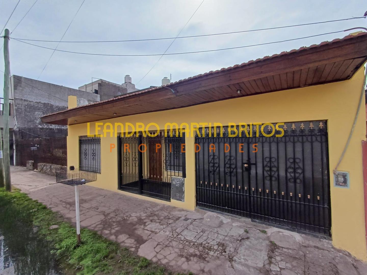 Venta Casa 2 dormitorios 35 años, 2 cocheras, Victor Andrade 4100 ...