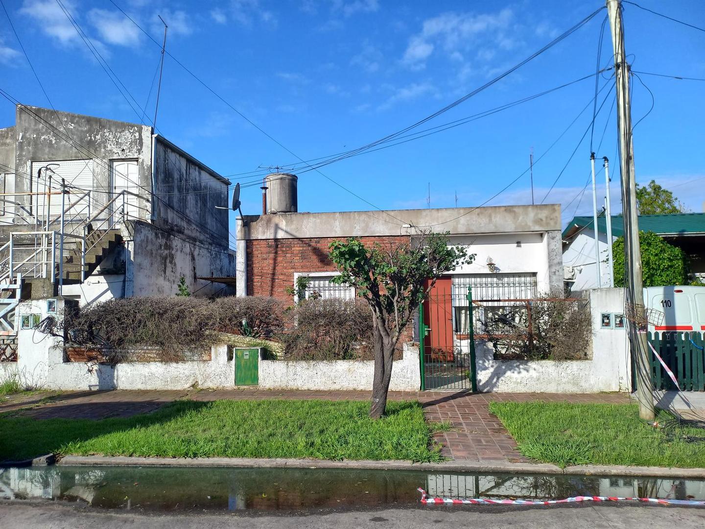 Venta Casa 2 dormitorios 60 años, Oeste, 56m2, Charlone 2100, Jose Leon ...