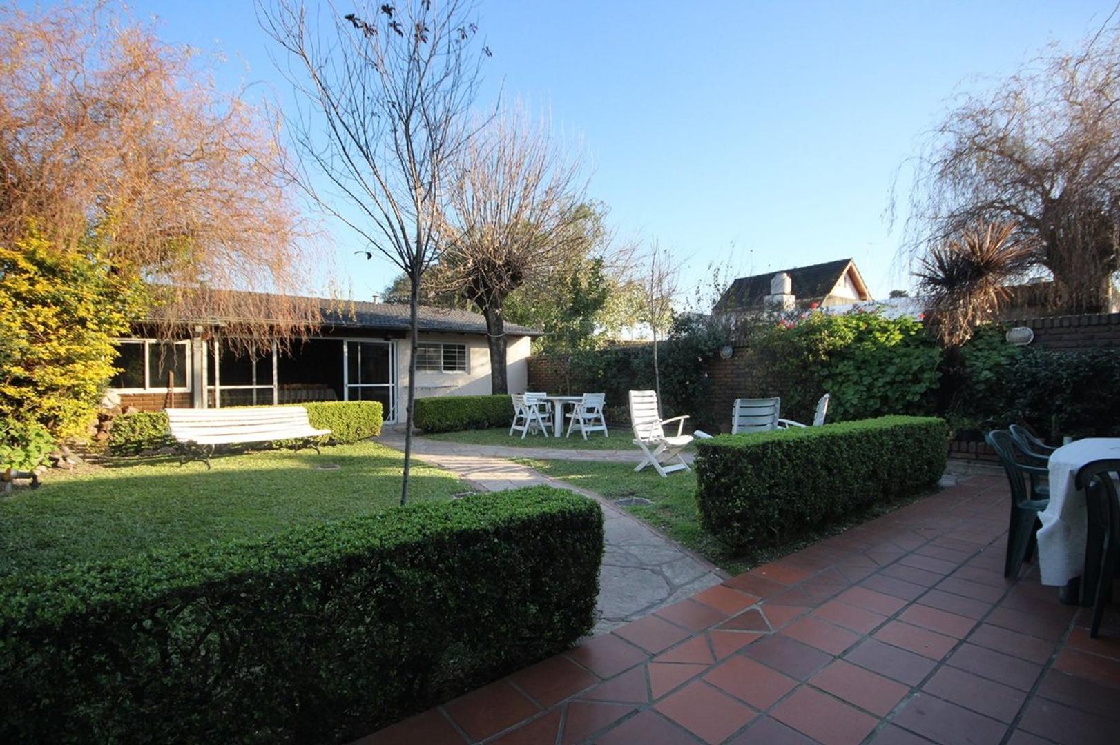 Venta Casa 3 dormitorios 39 años, 267m2, 2 cocheras, Mary O. Graham 400 ...