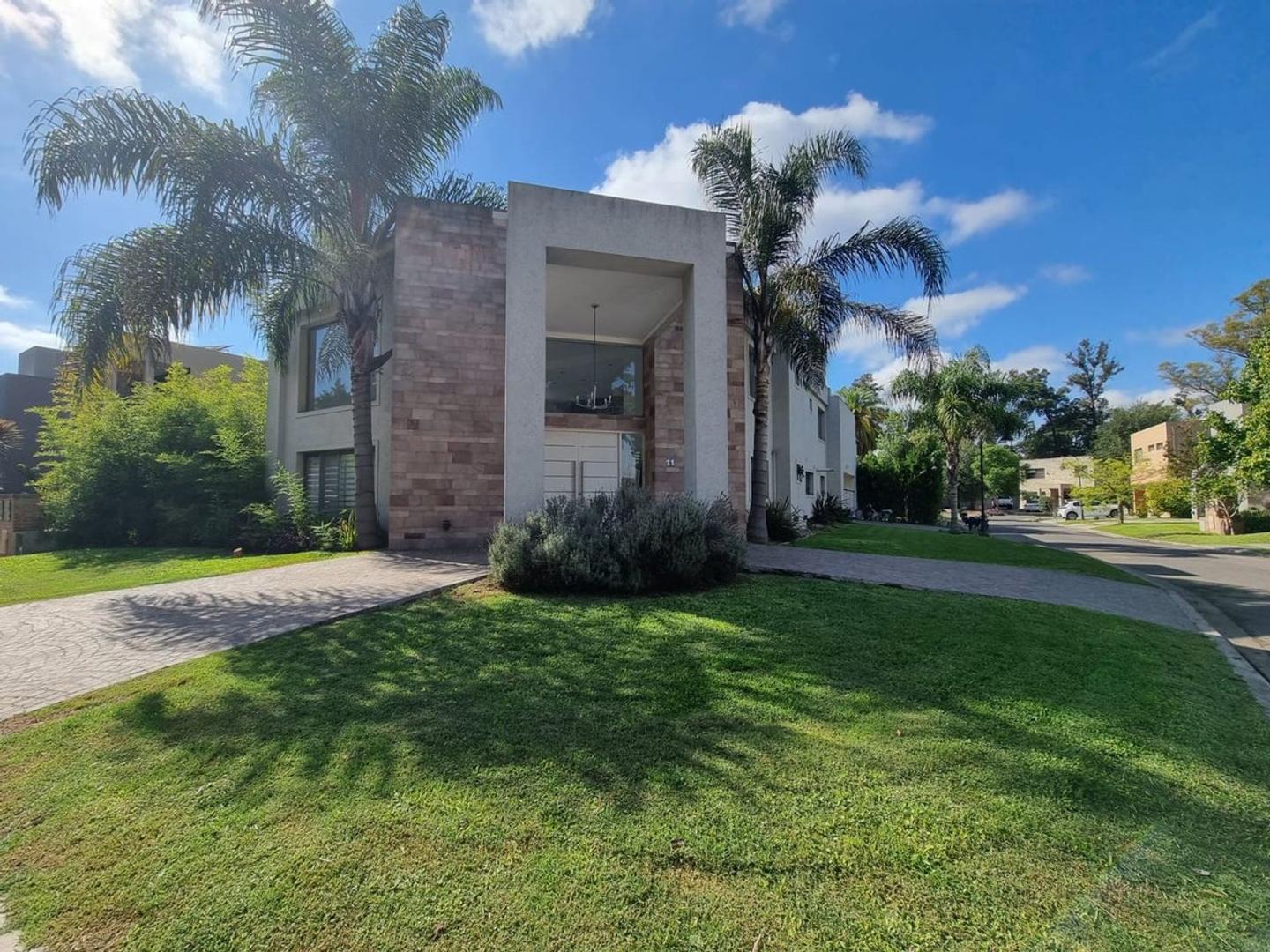 Casa Venta 9 años 5 ambientes, 344m2, 5 cocheras, Doctor Nicolás ...