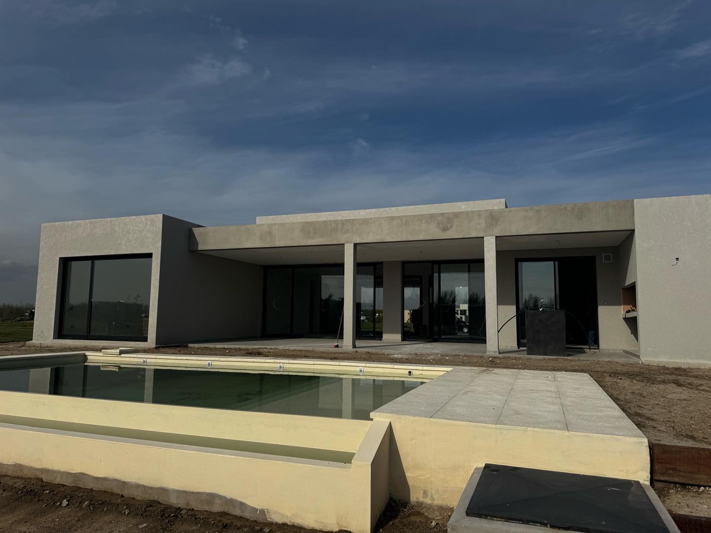 Casa Venta a estrenar 5 ambientes, Oeste, 2 cocheras, El Naudir ...