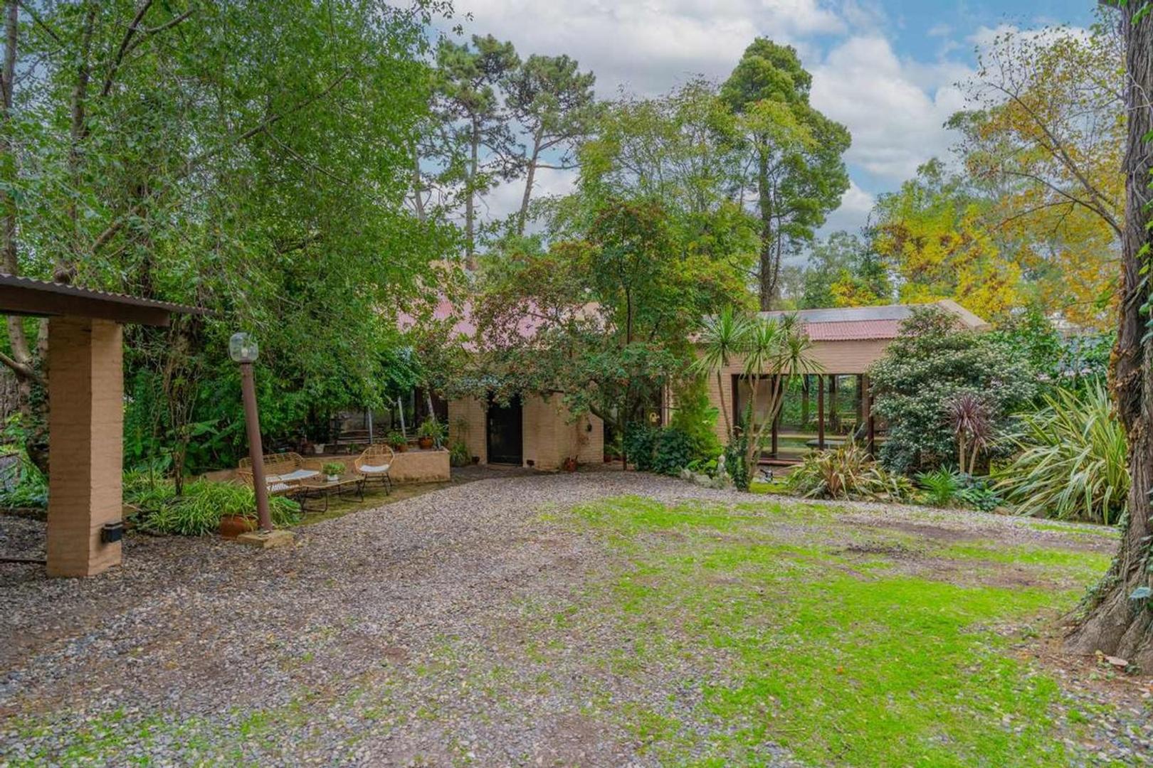 Venta Casa 19 años 5 dormitorios, 395m2, 3 cocheras, Los Matacos 100, Barrio Bosque Peralta ...