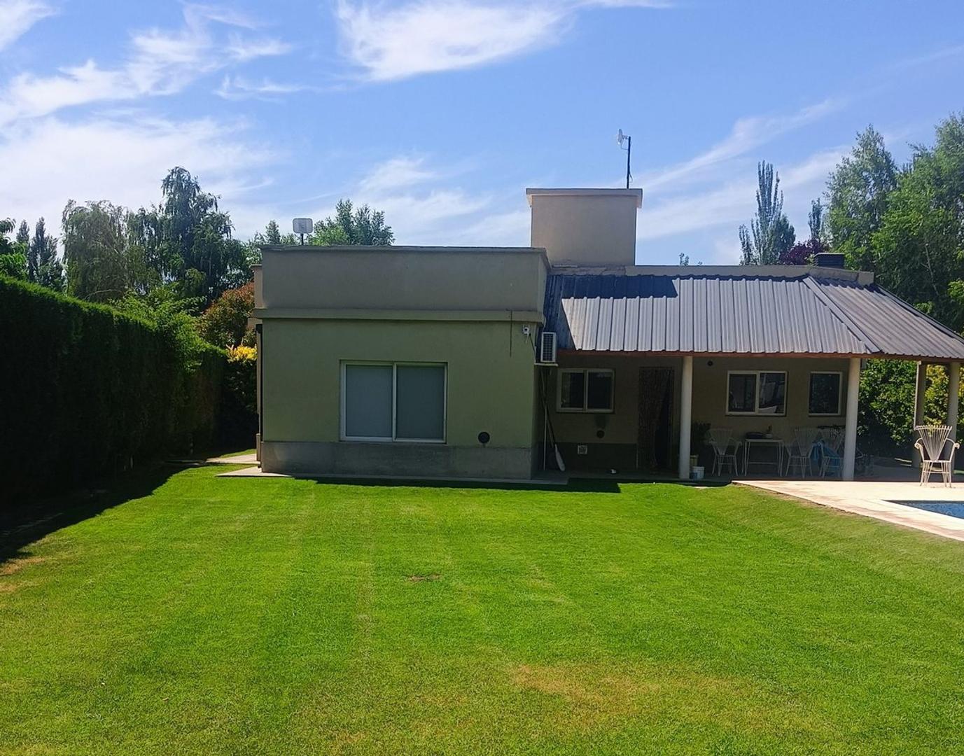 Casa Venta 8 ambientes 16 años, 958m2, 1 cochera, Alberdi 1200, Neuquen ...