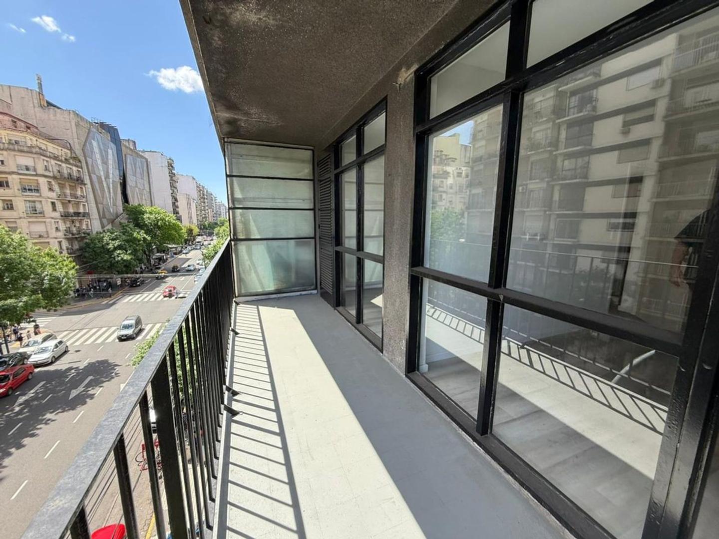 Venta Departamento 41 años 2 dormitorios, 61m2, Frente, Avenida ...