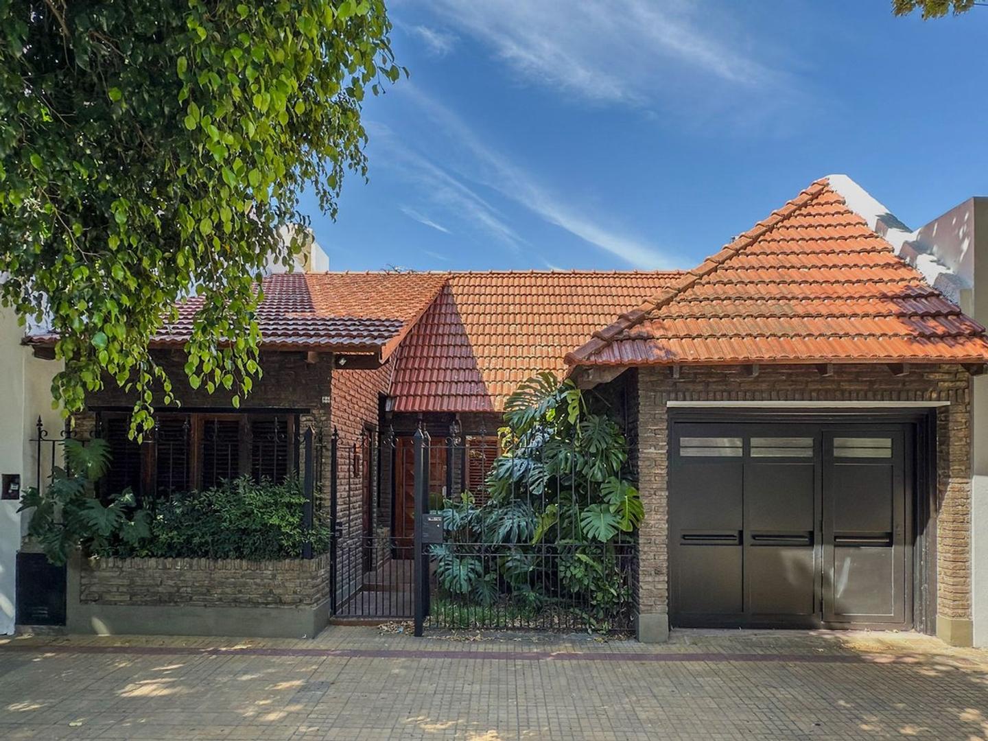 Venta Casa 5 dormitorios 43 años, 2 cocheras, 177m2, Calle 18 Entre 33 Y 34 0, La Plata | Argenprop