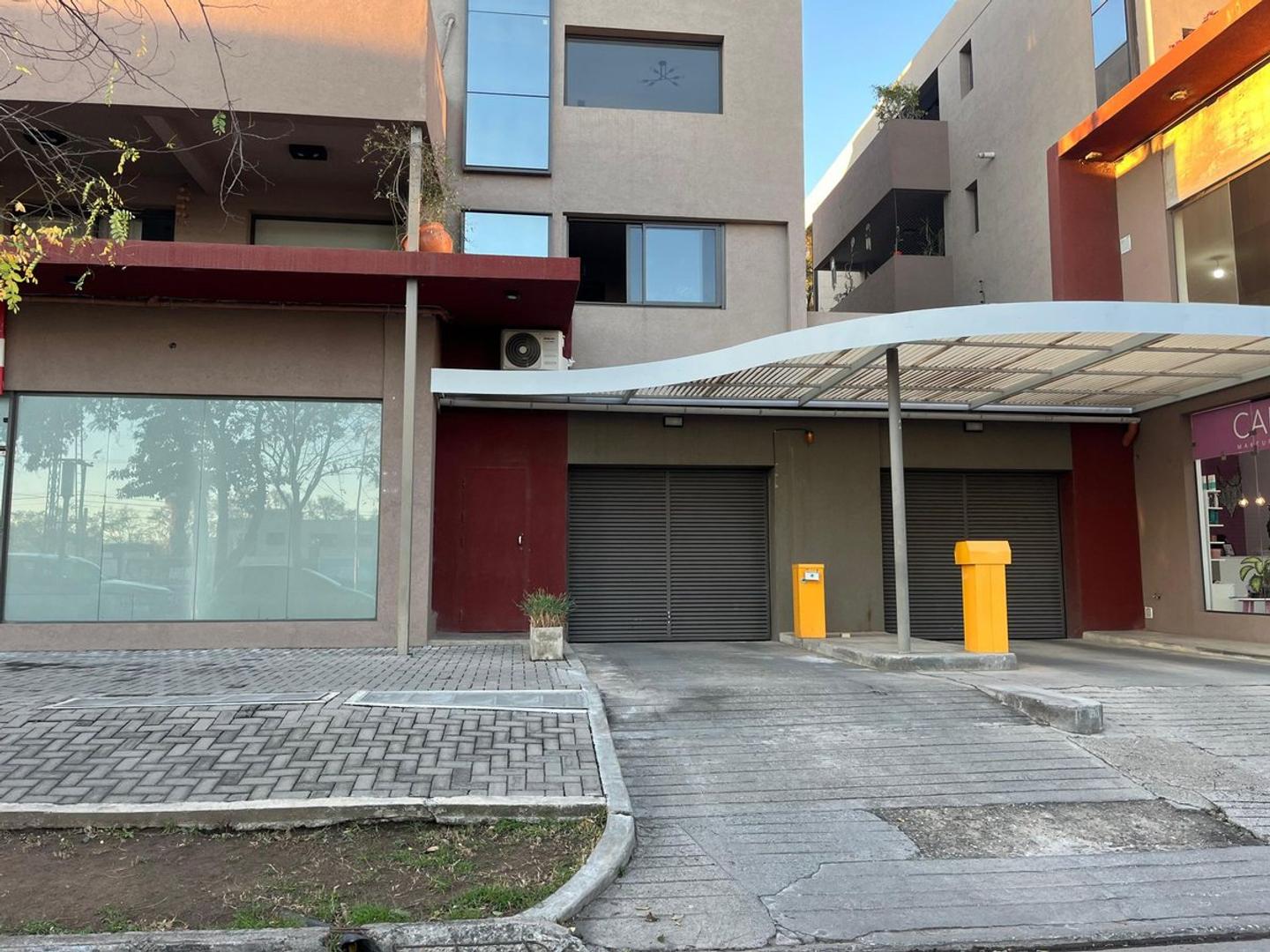 VENTA DE COCHERA EN ZONA NORTE ARGUELLO, Avenida Ricardo Rojas 7400 ...