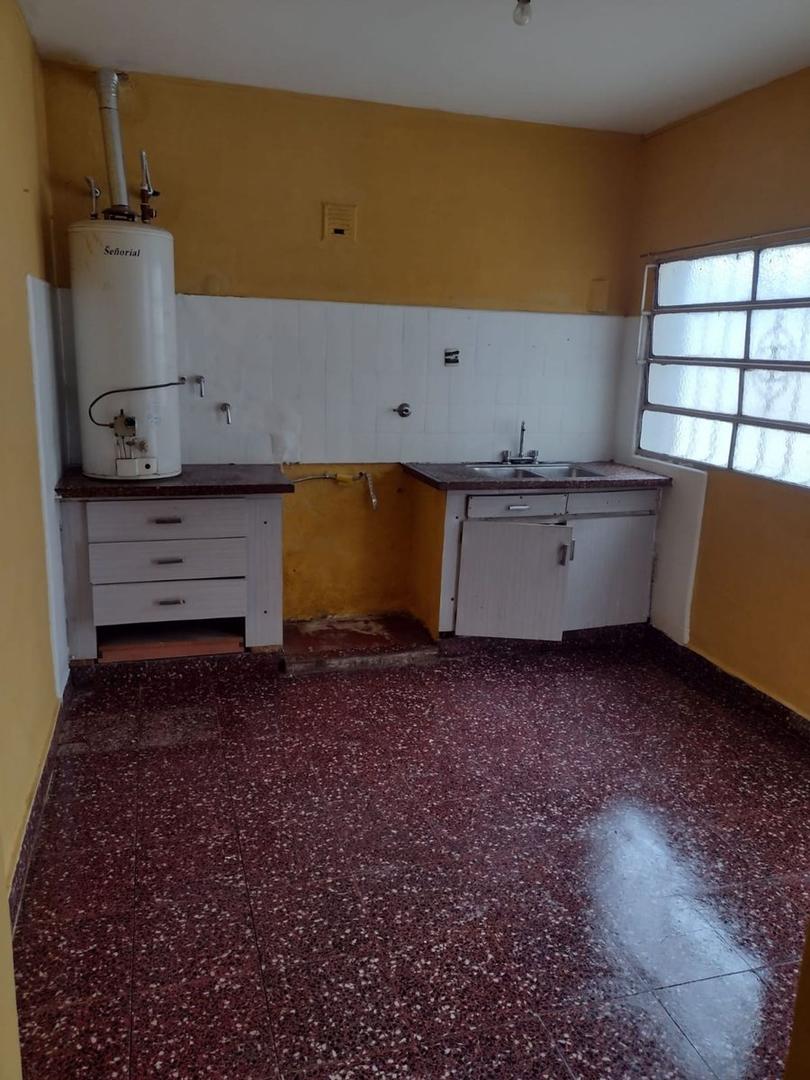 Departamento Venta 3 ambientes 35 años, con balcón, 1 cochera, Combet ...
