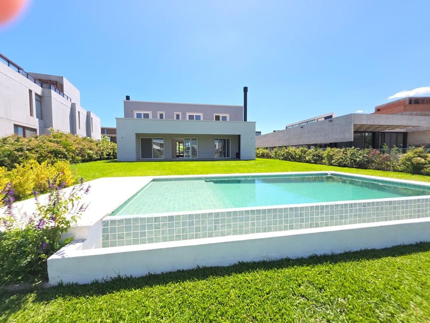 Casa Venta 1 año 7 ambientes, 4 cocheras, 395m2, Avenida Del Golf 3400 ...