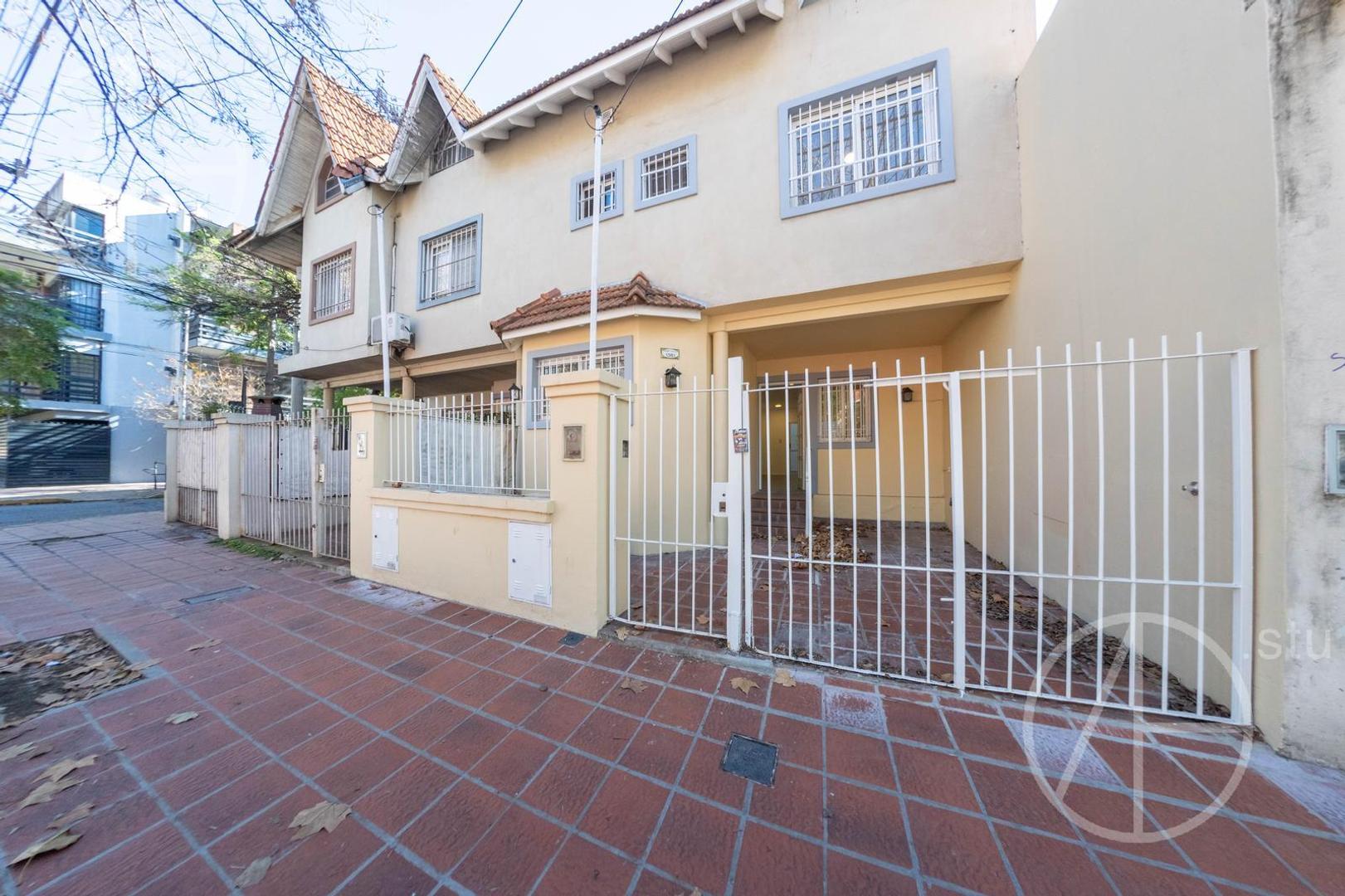 Venta Casa 2 dormitorios 15 años, 1 cochera, 98m2, Quirno Costa 1300 ...