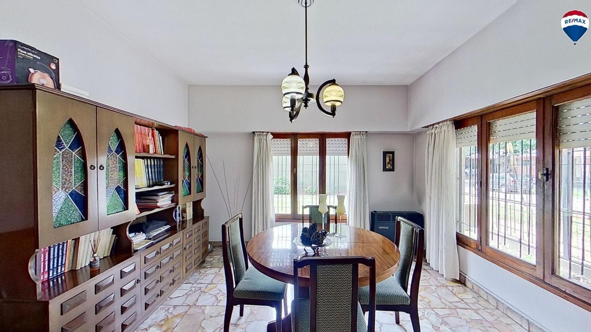 Casa Venta 5 ambientes 46 años, 544m2, 2 cocheras, Coronel Pringles ...