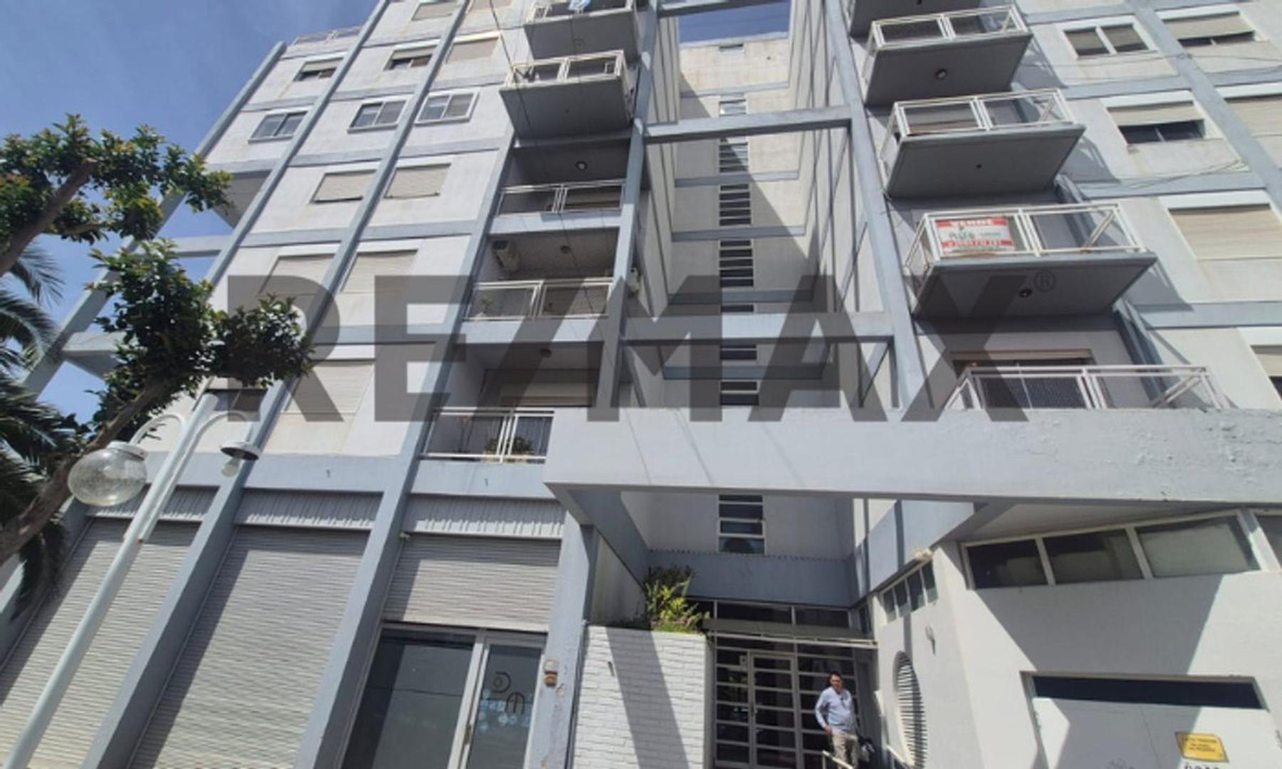 Venta Departamento 4 dormitorios 41 años, 91m2, con balcón, Avenida ...