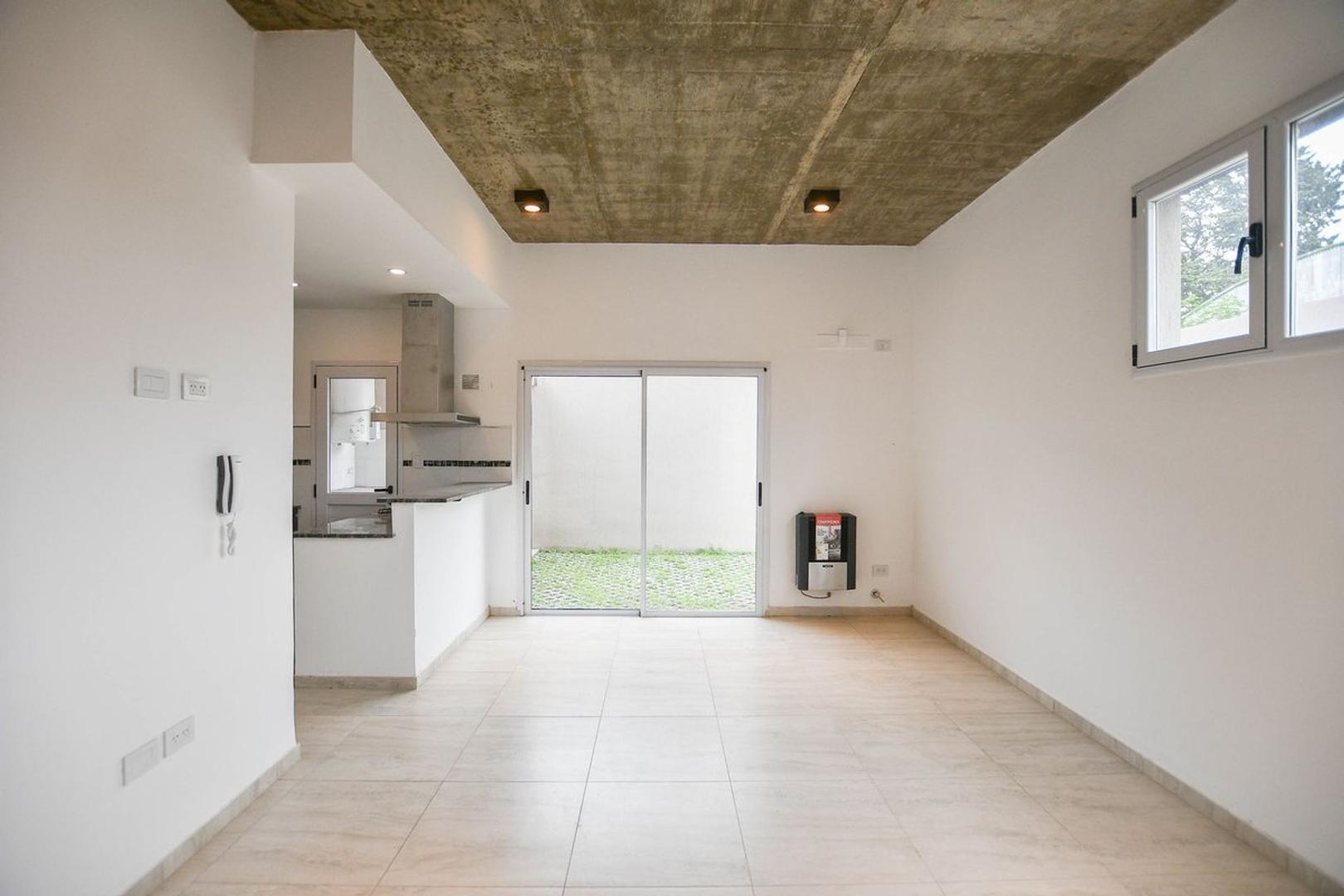 Venta Casa 4 años 2 dormitorios, 1 cochera, 75m2, 117 E/ 79 Y 80 2300, Villa Elvira | Argenprop