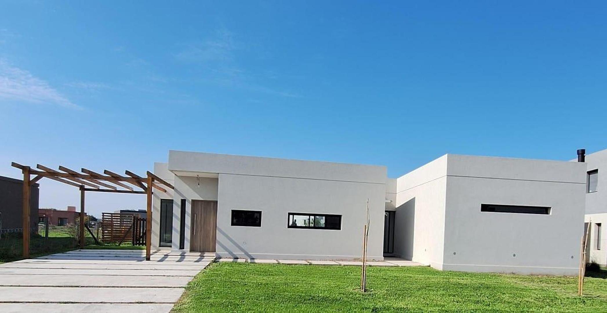 Casa Venta 4 ambientes 2 años, 3 cocheras, 200m2, San Sebastian, Buenos ...