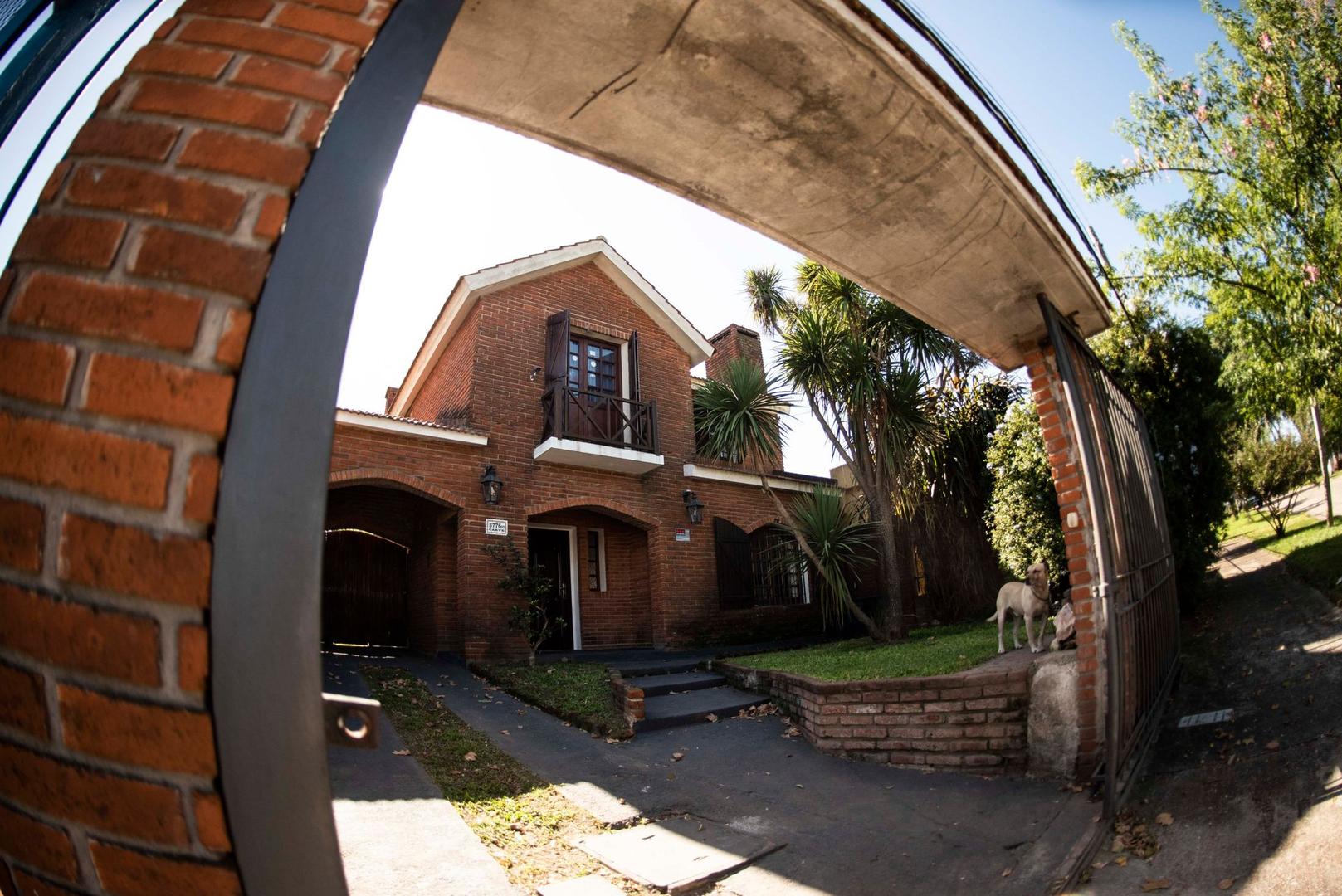 Casa Venta 27 años 5 ambientes, 144m2, 2 cocheras, Carve 5700, Colon ...