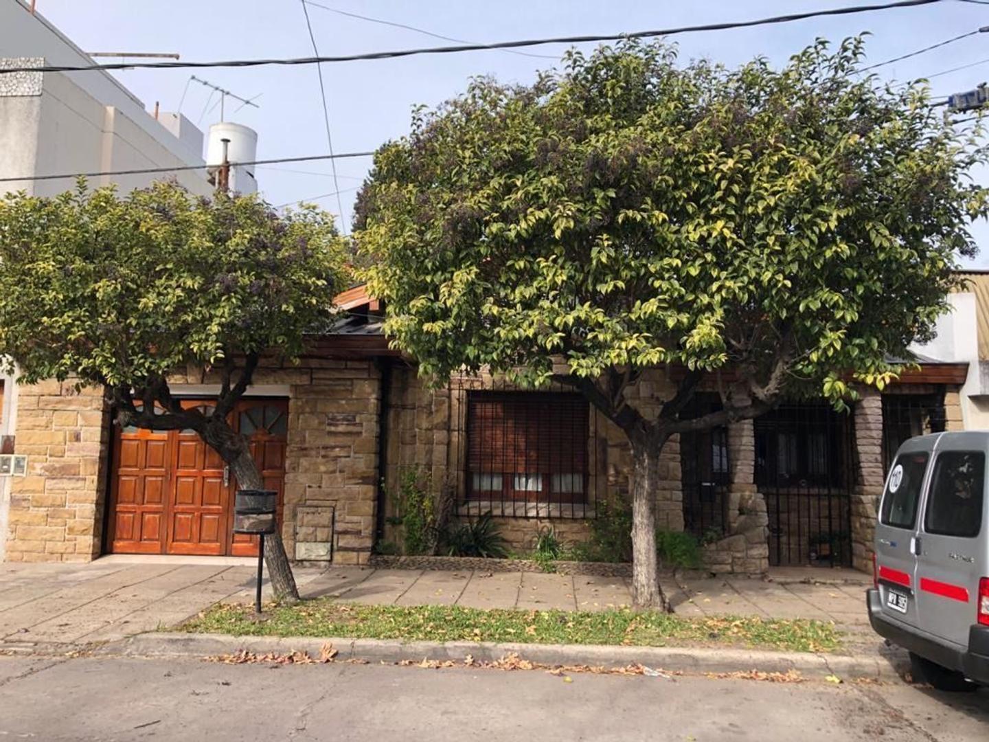 Casa en venta en VUELTA DE OBLIGADO 500 - Haedo - Argenprop Casa en venta en VUELTA DE OBLIGADO 500 - Haedo - Argenprop