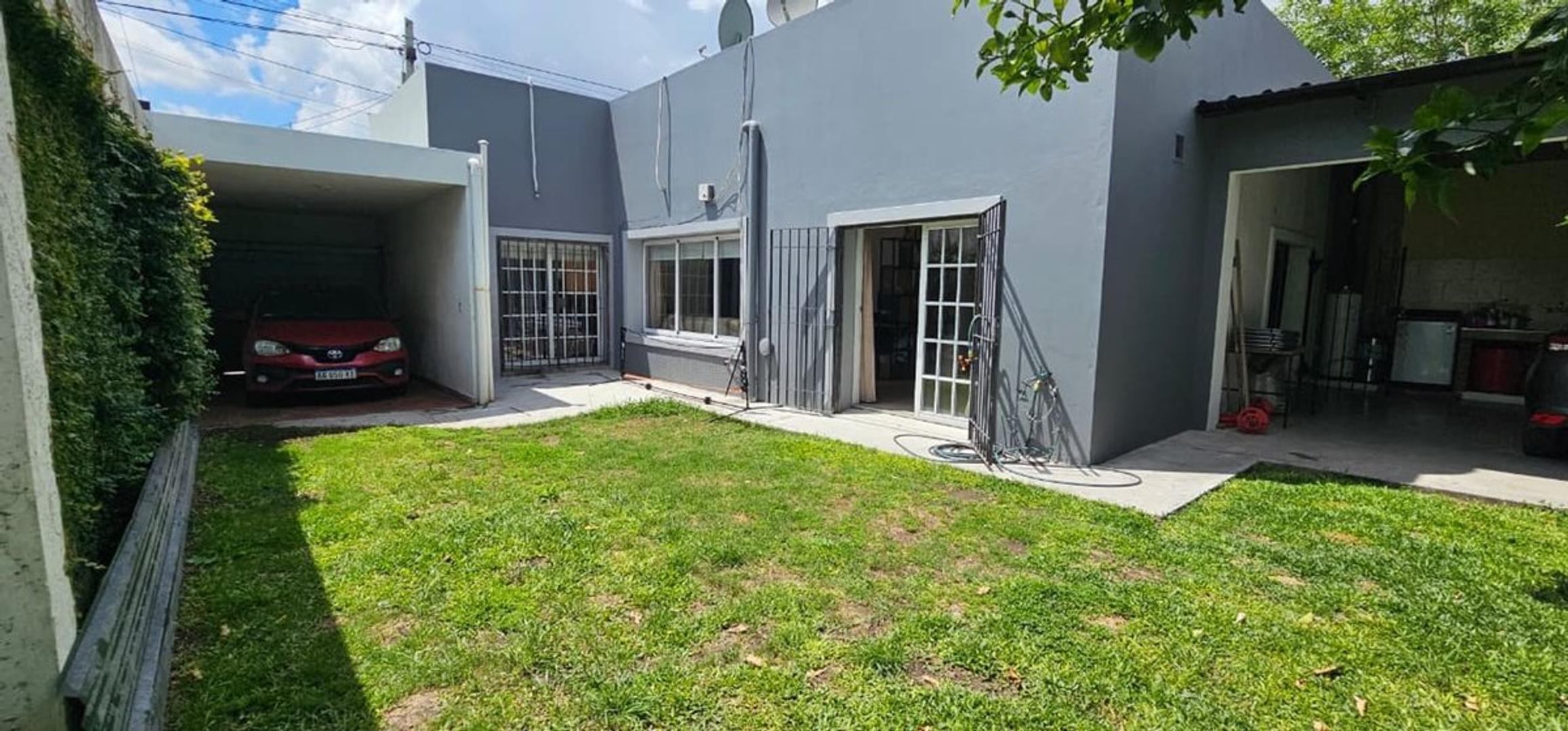 Venta Casa 2 dormitorios 26 años, 90m2, 3 cocheras, San José 1000, Aldo ...