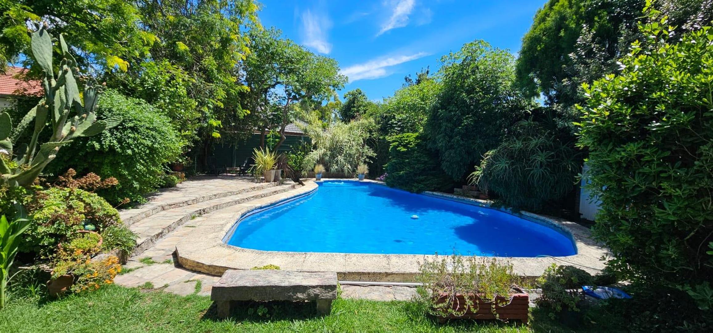 Casa Alquiler 4 ambientes a estrenar, 250m2, 2 cocheras, Av. Mario ...