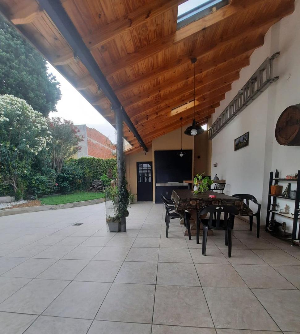 Venta Casa 3 dormitorios 55 años, 198m2, Almirante Brown 4500, Villa ...