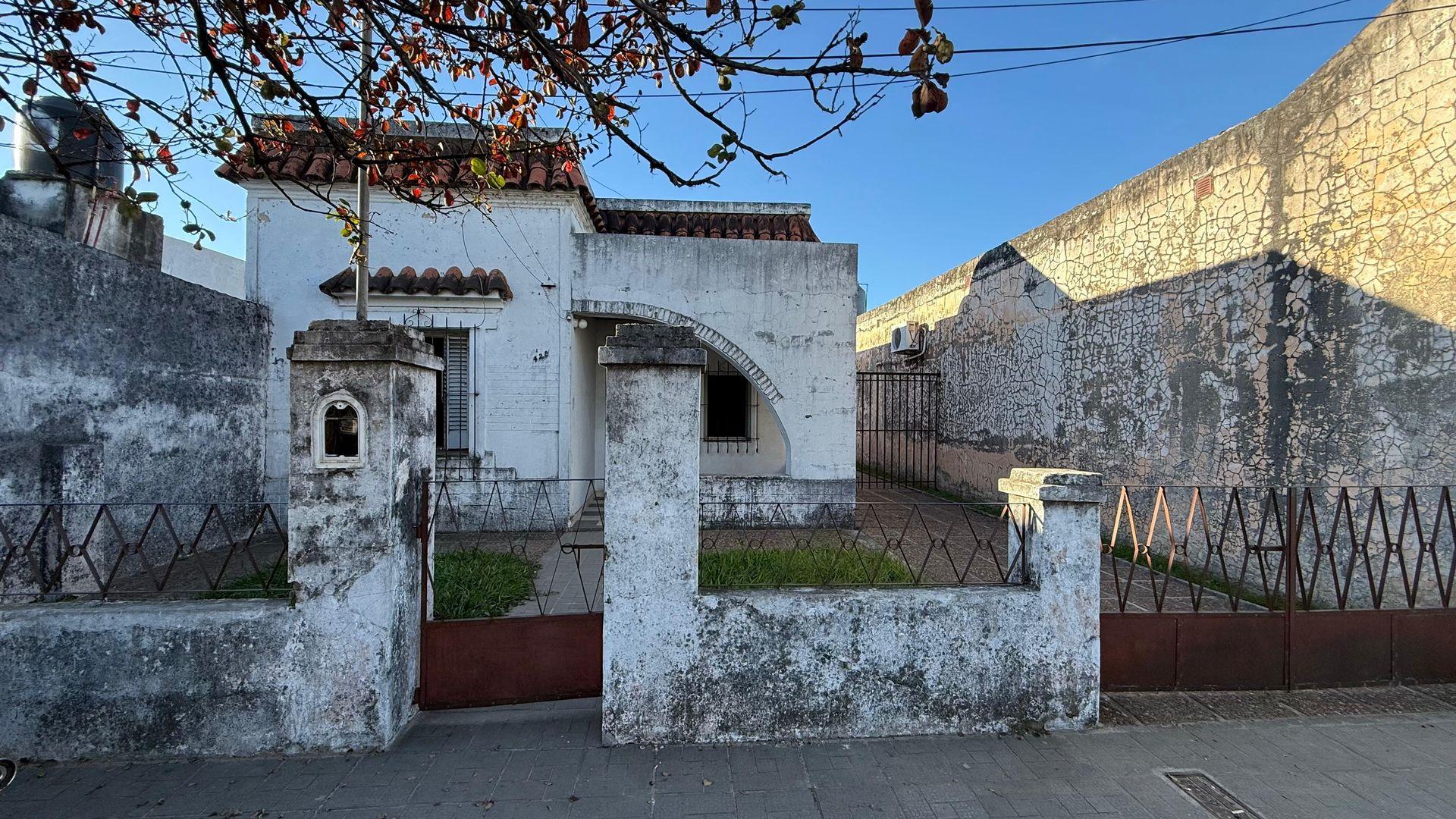 Venta Casa 80 años 2 dormitorios, 95m2, Avenida Sarmiento 400, Goya ...
