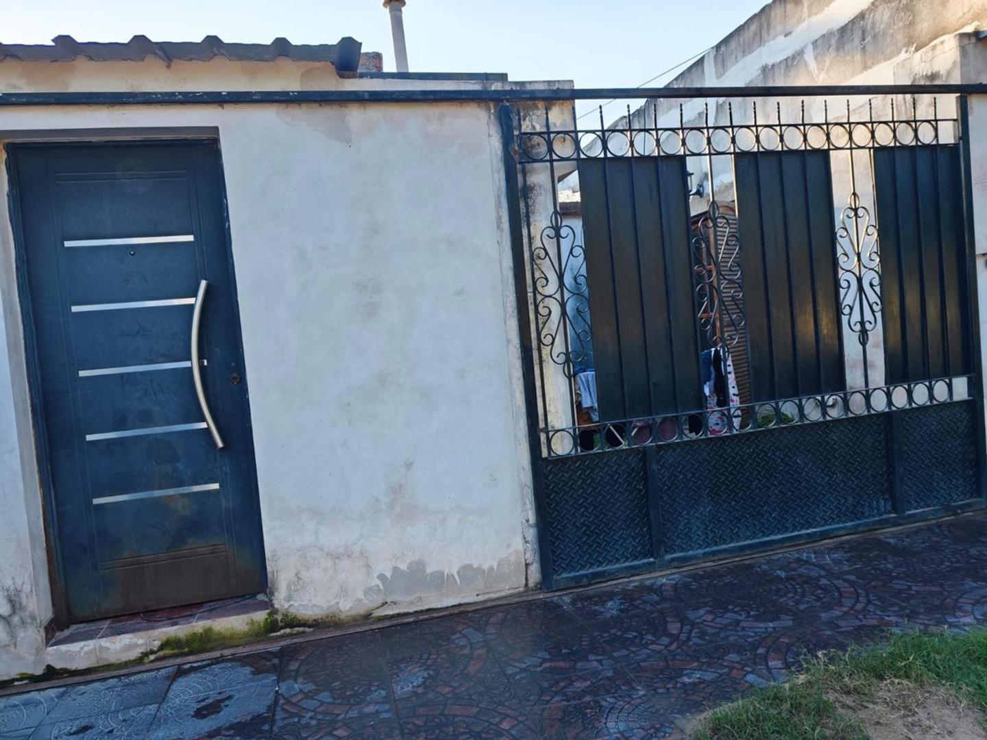 Venta Casa 26 años 4 dormitorios, 270m2, 1 cochera, Calle Lola Mora ...