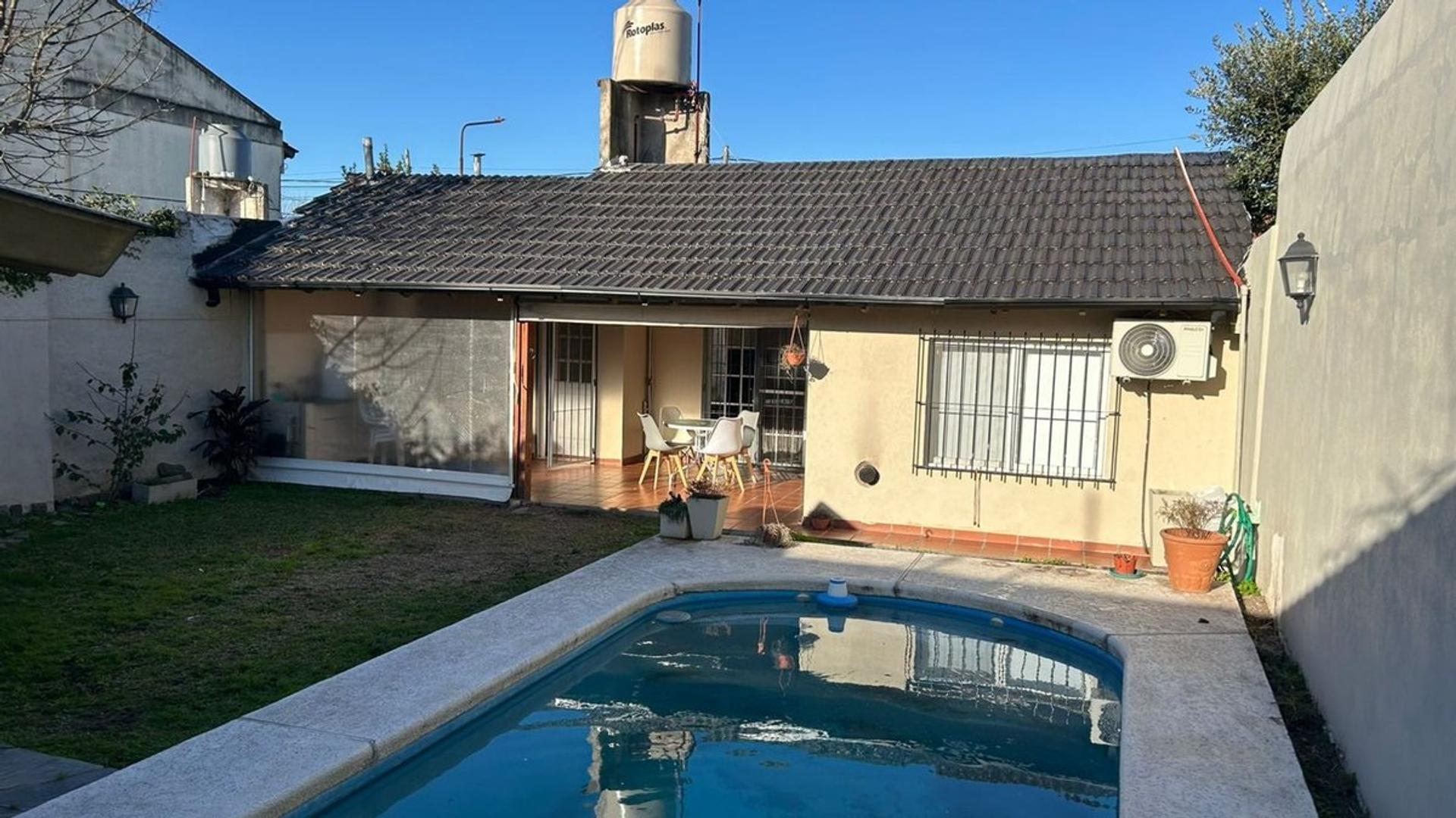 Venta Casa 29 años 3 dormitorios, 176m2, 1 cochera, Arturo Capdevila ...