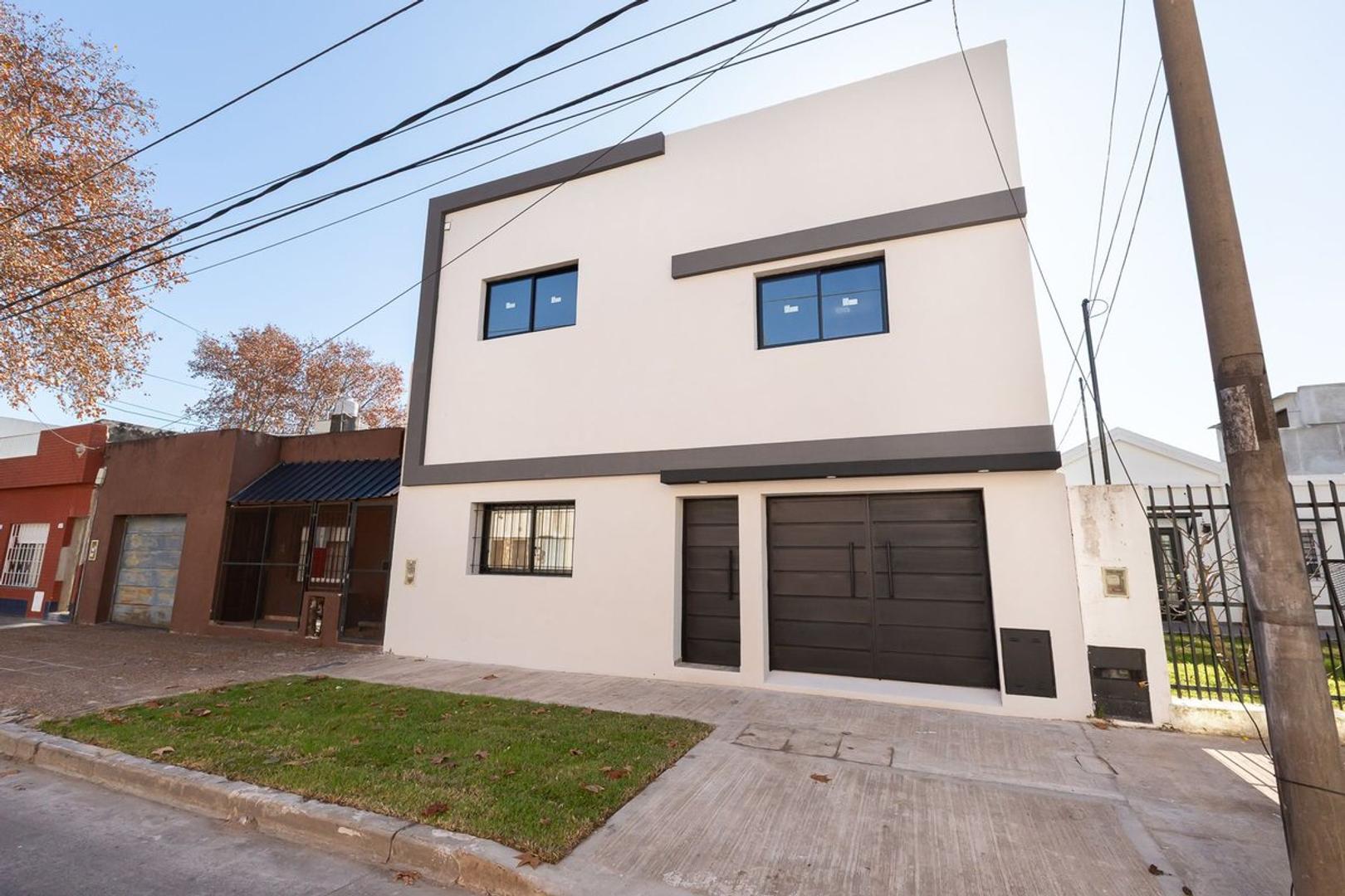 Venta Casa 3 dormitorios a estrenar, 208m2, 1 cochera, Doctor Amadeo Sabattini 4000, Santos ...