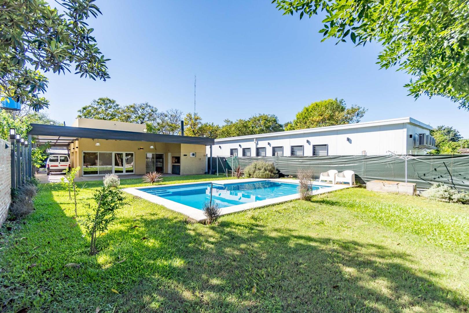 Casa Venta 4 años 3 dormitorios, Este, 3 cocheras, Gustavo Cochet 1800 ...