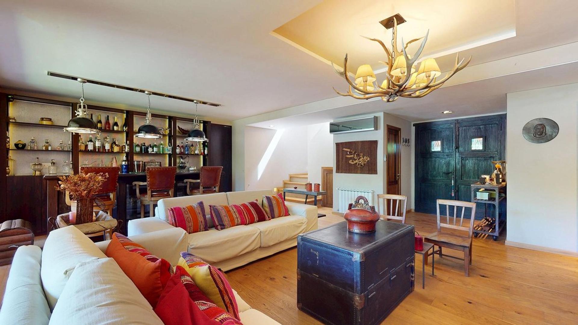 Casa Venta 5 ambientes 10 años, 3 cocheras, 460m2, 467 E/141 Y 148 0 ...