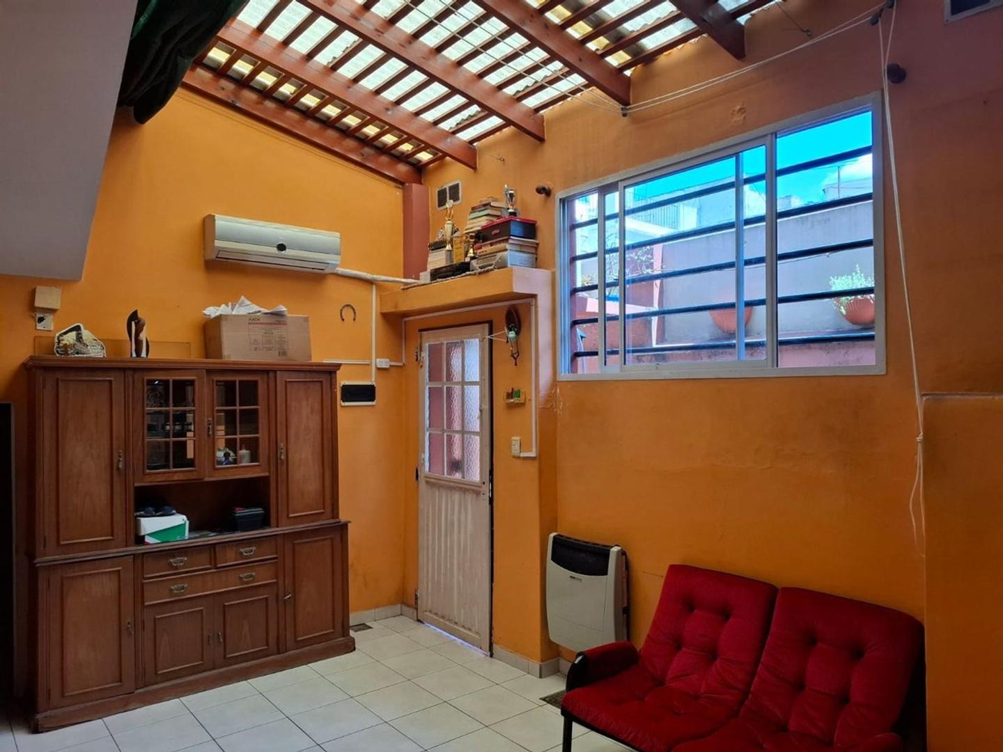 Venta PH 66 años 2 dormitorios, Interno, 74m2, Avenida Olivera 1000 ...