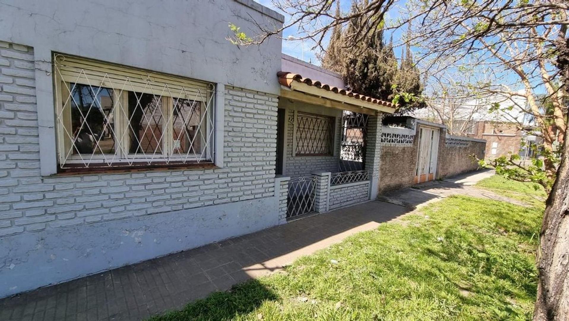 Casa Venta 4 ambientes 60 años, 2 cocheras, 108m2, Intendente Abel ...