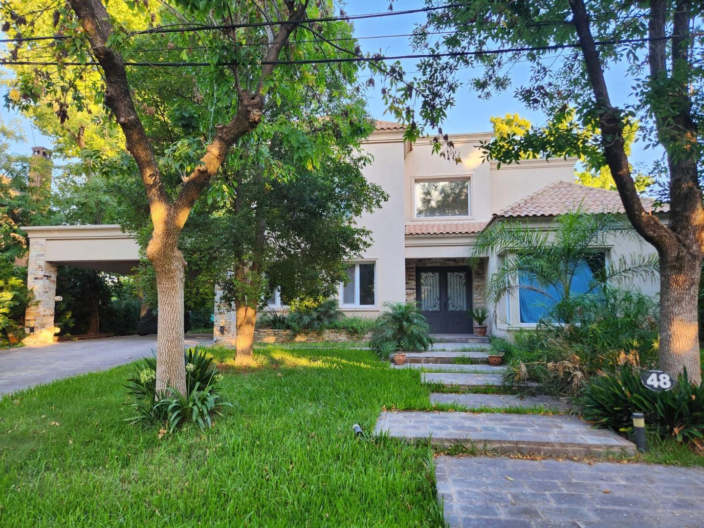 Venta Casa 4 dormitorios 6 años, 403m2, 4 cocheras, Alberto Williams ...