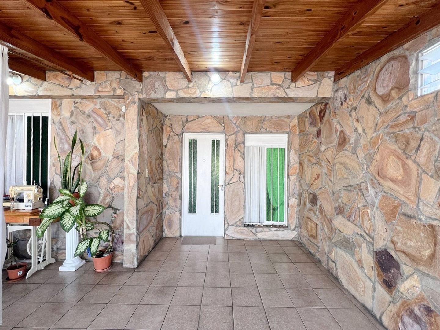 Venta Casa 46 años 2 dormitorios, 1 cochera, 86m2, 77 E/ 121 Y 121 Bis 100, Villa Elvira | Argenprop