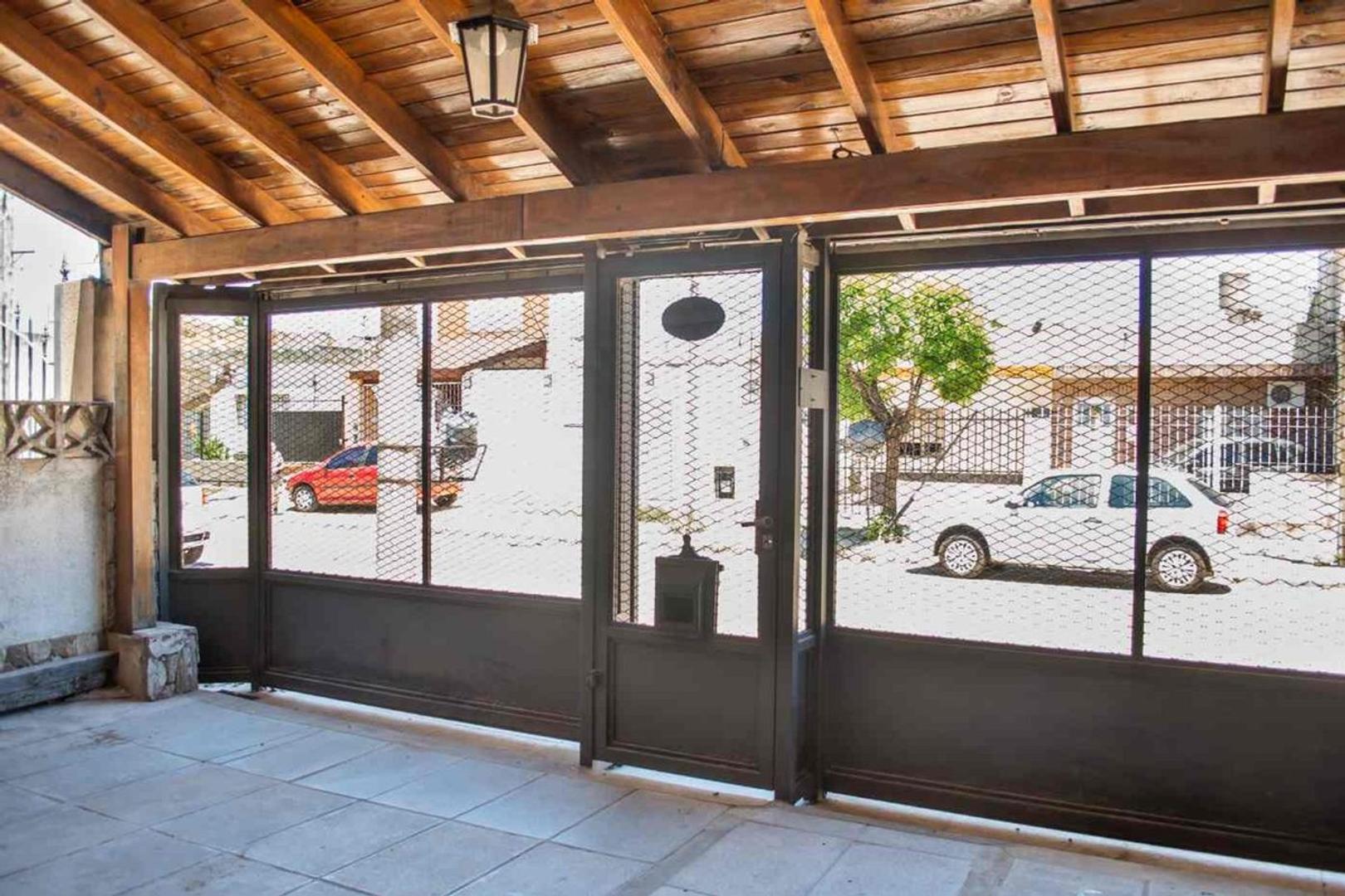 Venta PH 3 dormitorios 25 años, 2 cocheras, 83m2, Ing. Santiago Brian ...