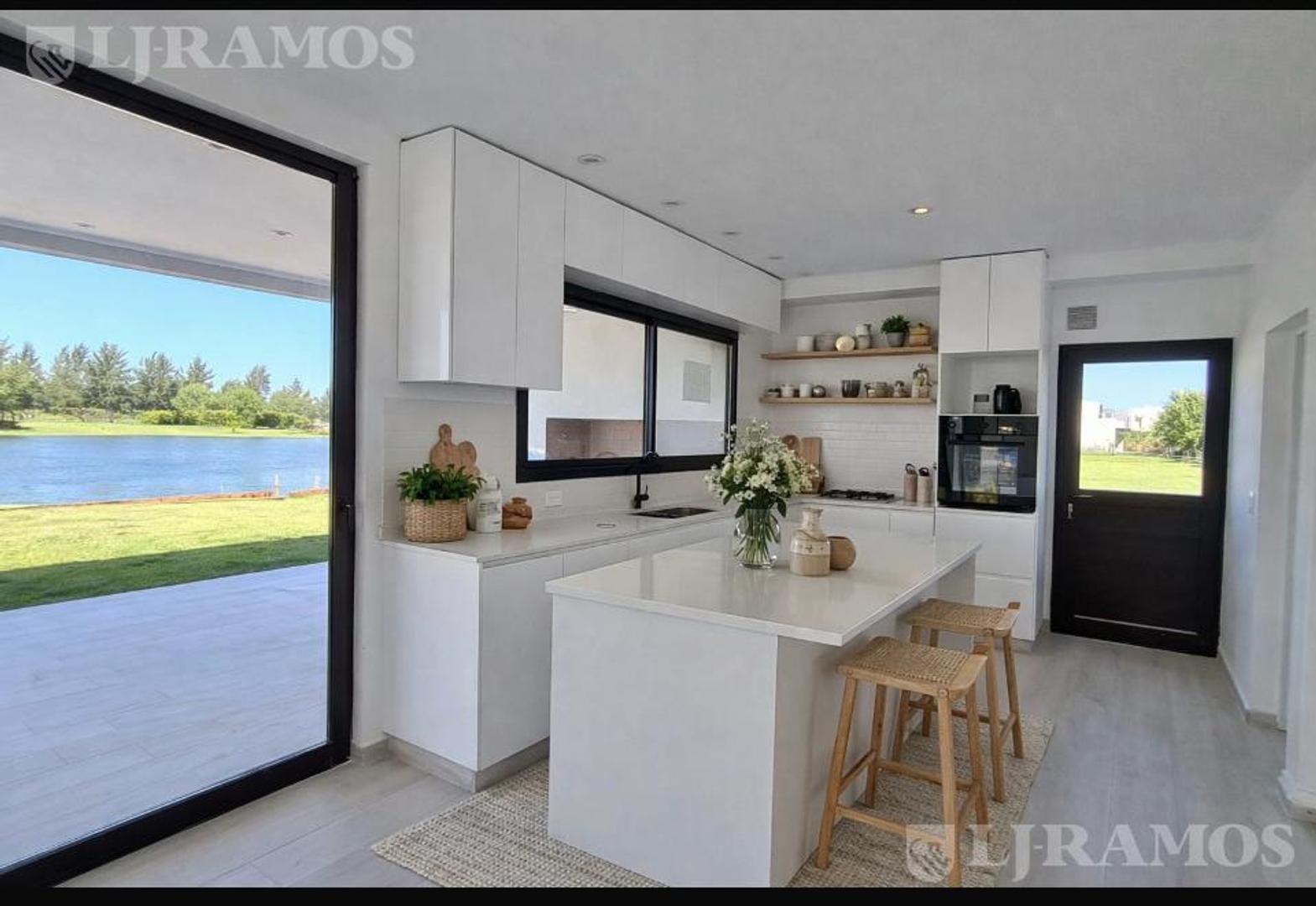 Casa Venta a estrenar 5 ambientes, 167m2, 3 cocheras, Al Lago El Naudir ...