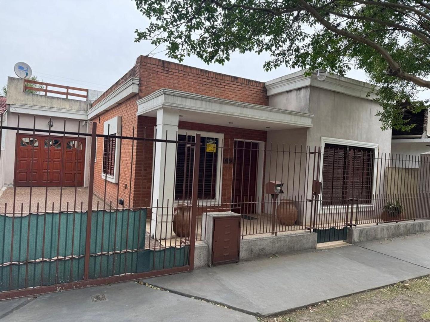 Venta Casa 36 años 3 dormitorios, 2 cocheras, 130m2, Diagonal ...