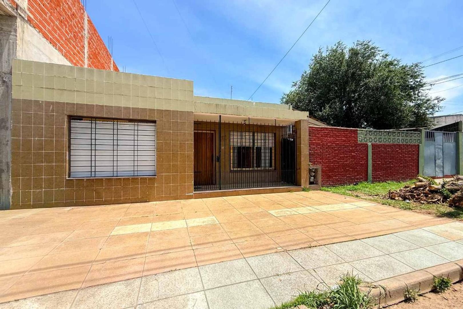 Venta Casa 51 años 2 dormitorios, 79m2, 3 cocheras, M Esquiro 3200 ...