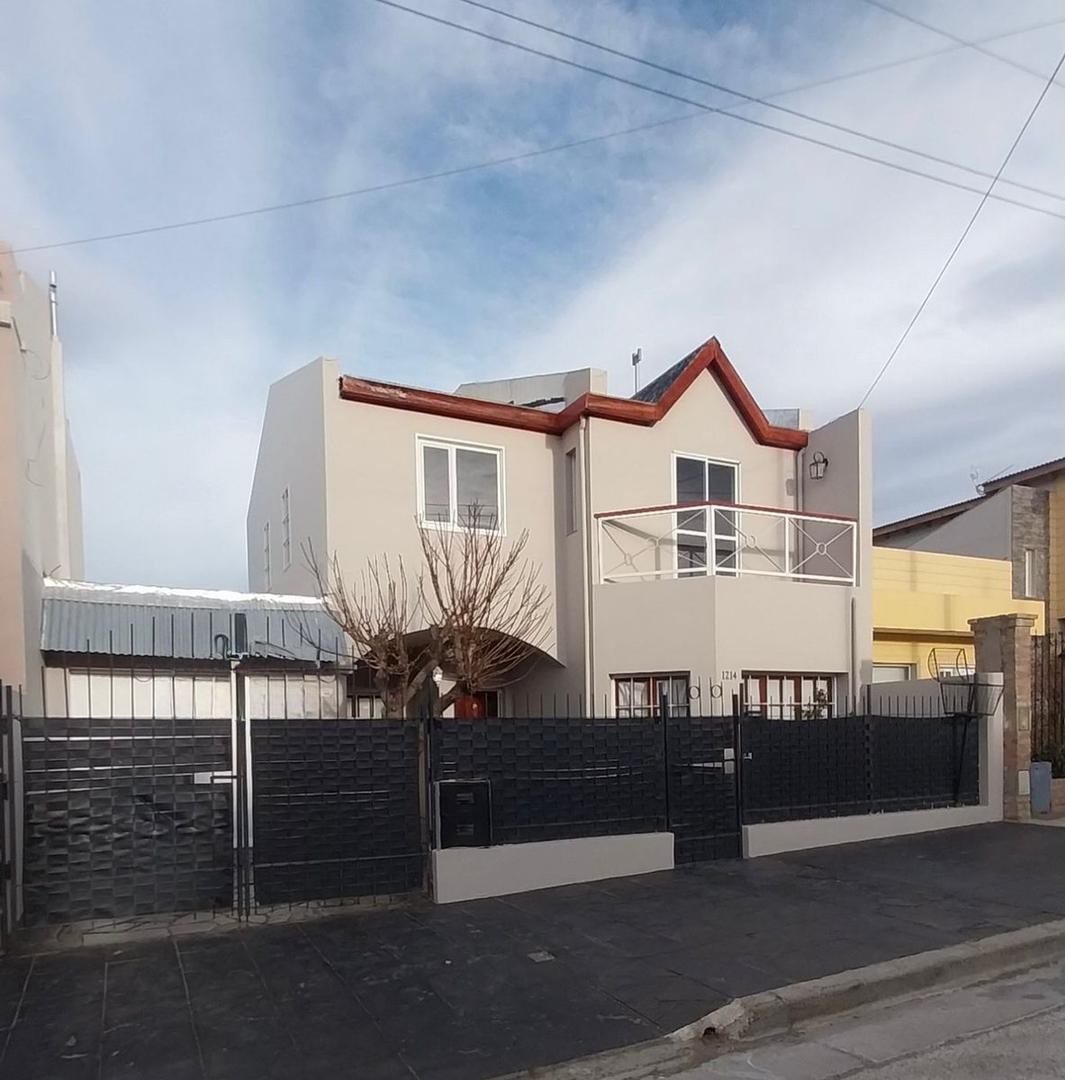 Venta Casa 27 años 3 dormitorios, 1 cochera, 106m2, Cerro Chenque 1200 ...