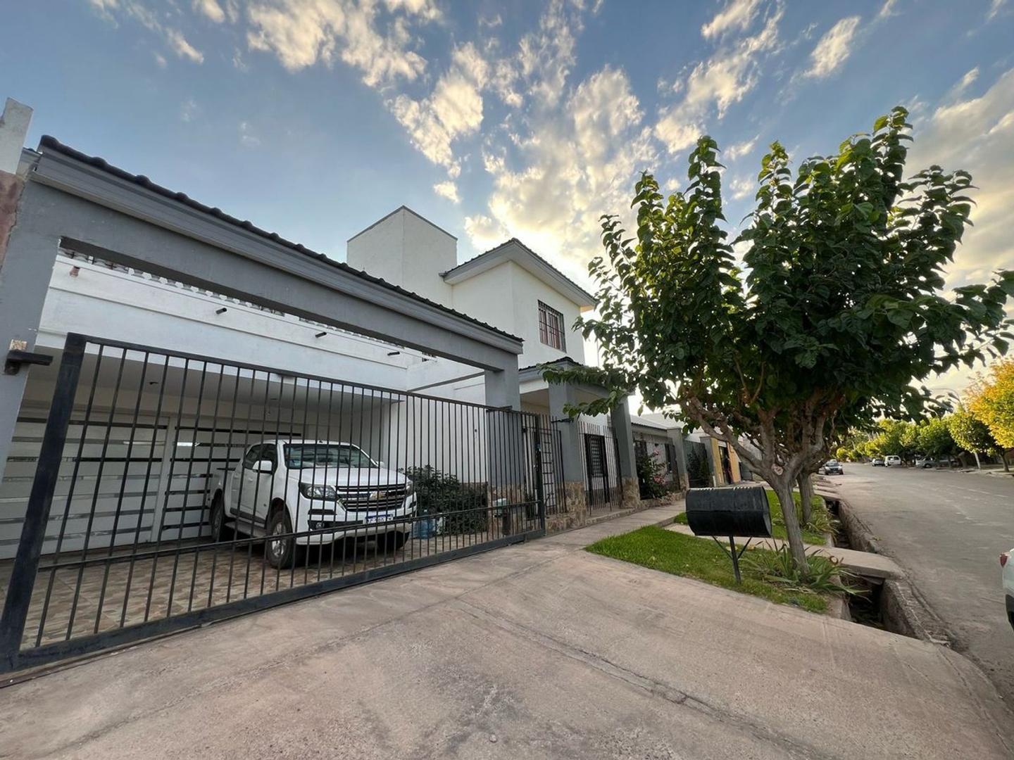 Venta Casa 3 dormitorios 11 años, 298m2, 2 cocheras, Lencinas 0, Rodeo ...