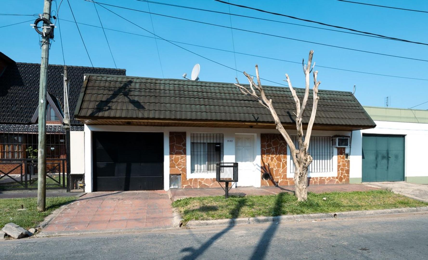 Casa Venta 28 años 8 ambientes, 3 cocheras, 315m2, Florentino Ameghino ...