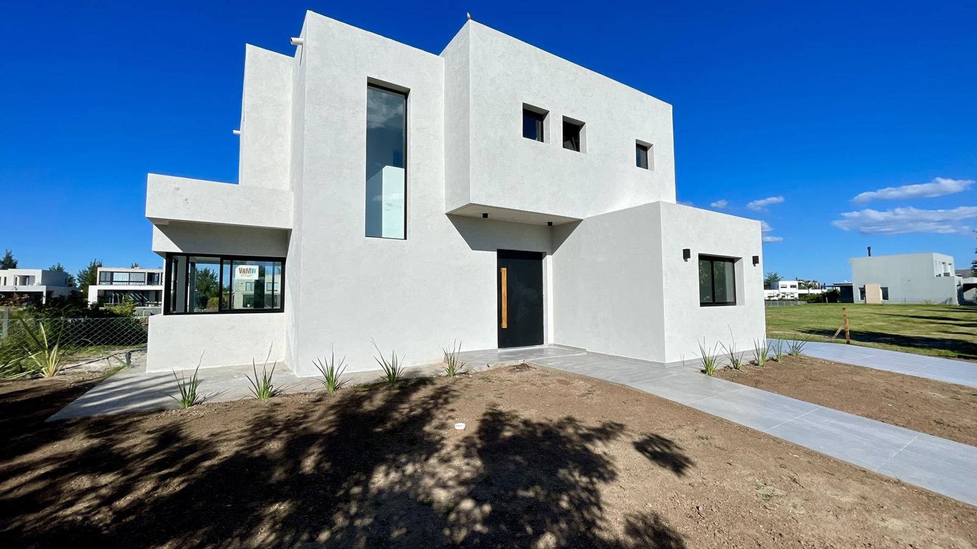 Casa Venta 5 ambientes a estrenar, con balcón, 4 cocheras, El Naudir ...