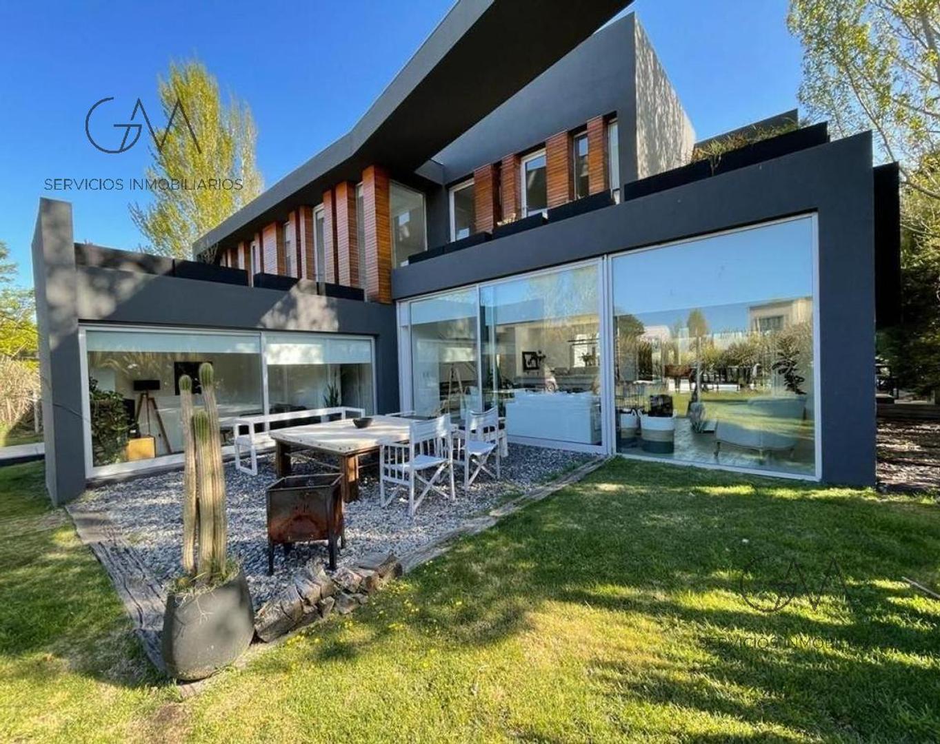 Venta Casa 7 años 4 dormitorios, 300m2, 2 cocheras, Rumenco, Mar Del ...