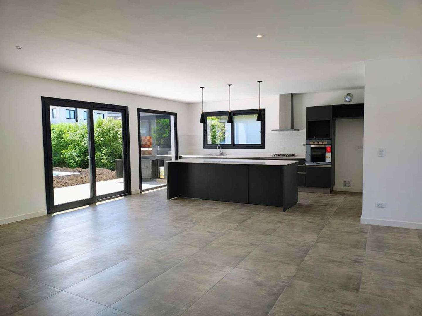 Casa Venta 5 ambientes 1 año, Norte, 2 cocheras, Avenida Jorge Newbery ...