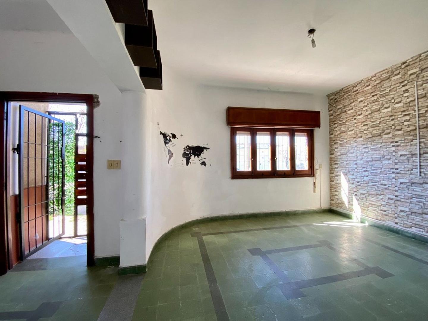 Venta Casa 2 dormitorios 81 años, 90m2, Doctor Joaquín Requena 2900 ...