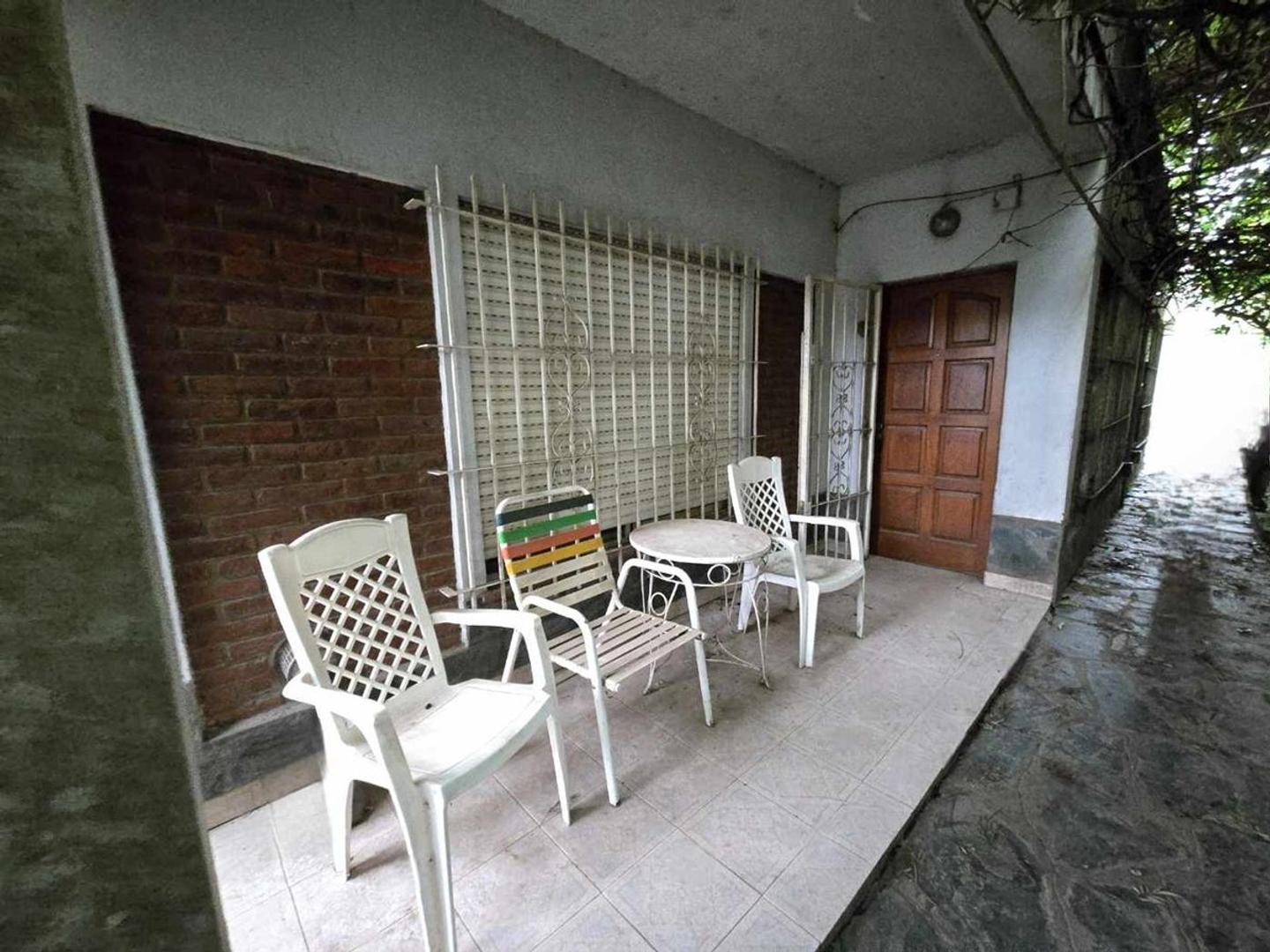 Venta Casa 5 dormitorios 46 años, 100m2, Avenida Francisco Piovano 5700 ...