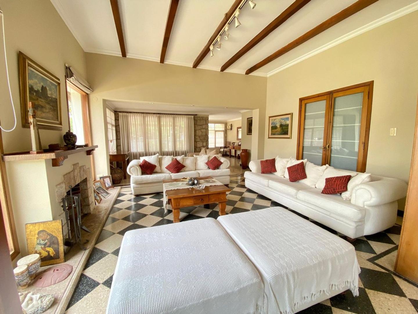 Venta Casa 52 años 5 dormitorios, 515m2, Este, José Wenceslao Agusti ...