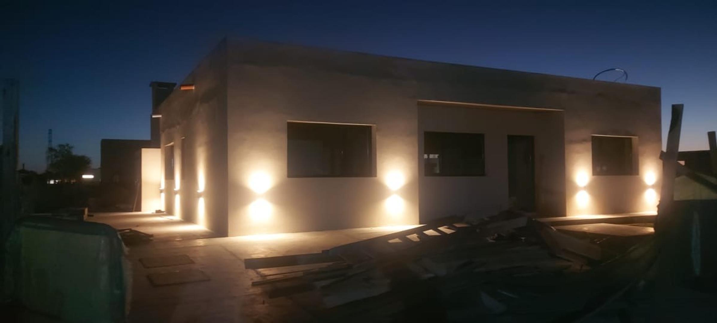 Casa Venta 4 ambientes a estrenar, 4 cocheras, 170m2, Santa Isabel ...