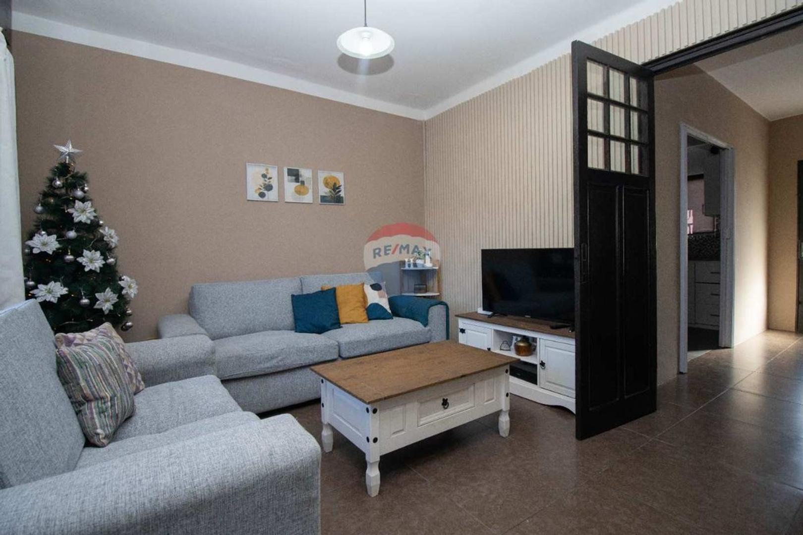 Casa Venta 6 ambientes 86 años, 104m2, 1 cochera, General Félix Laborde ...