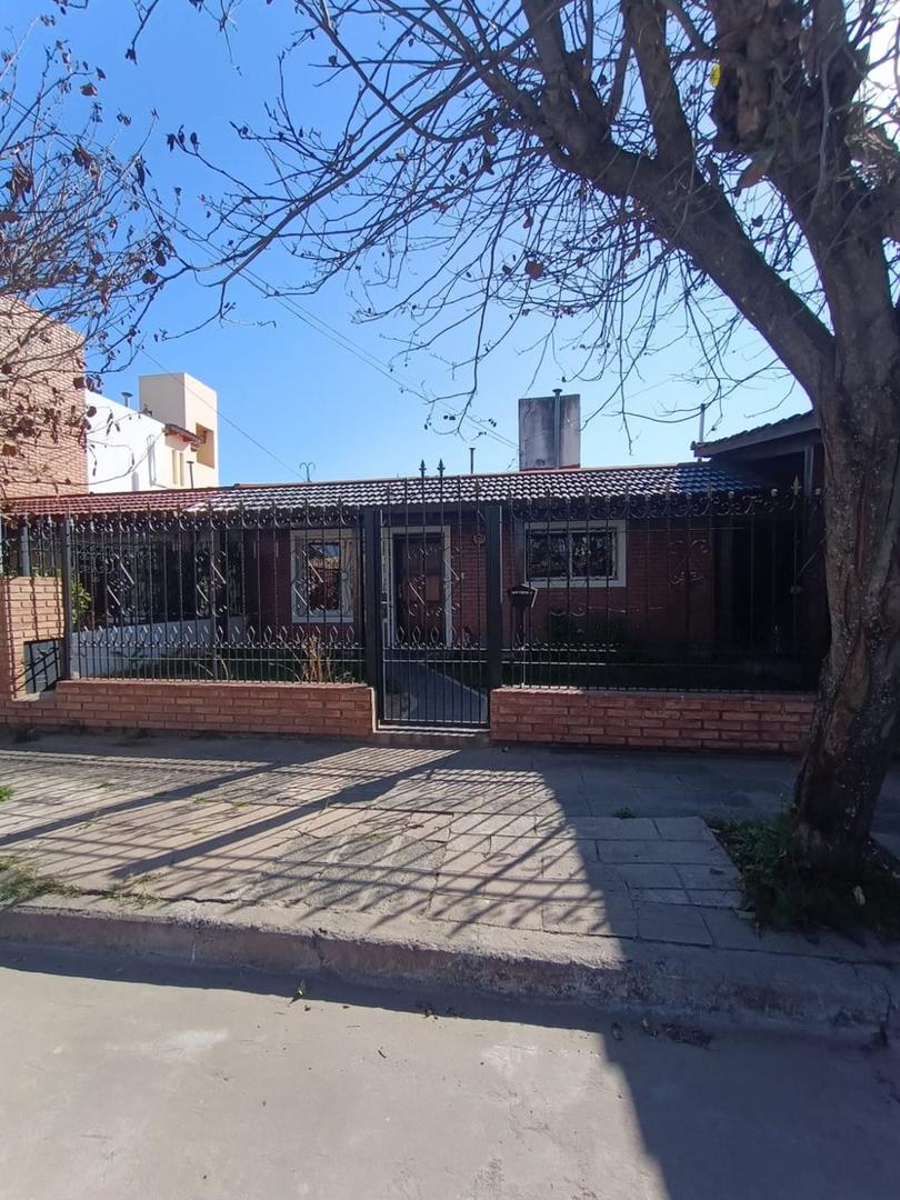 Venta Casa 4 dormitorios 44 años, 171m2, 2 cocheras, José María Terrero ...