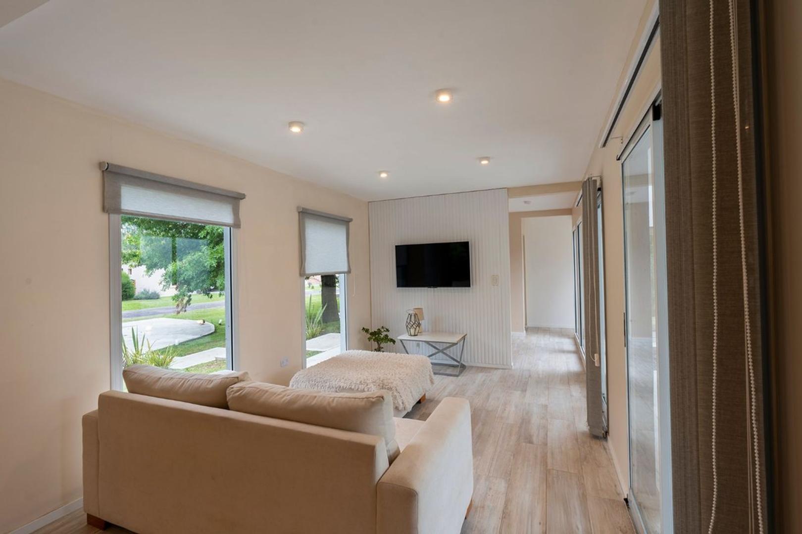 Casa Venta 5 ambientes 2 años, 979m2, 2 cocheras, Ruta Provincial 2, La ...