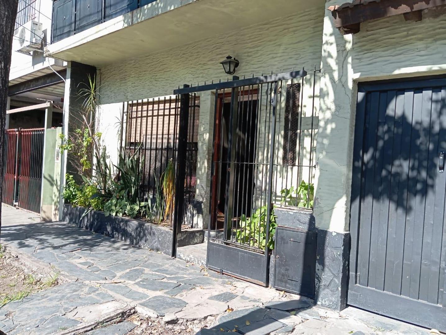 Venta Casa 50 años 2 dormitorios, 247m2, con balcón, Aristobulo Del ...